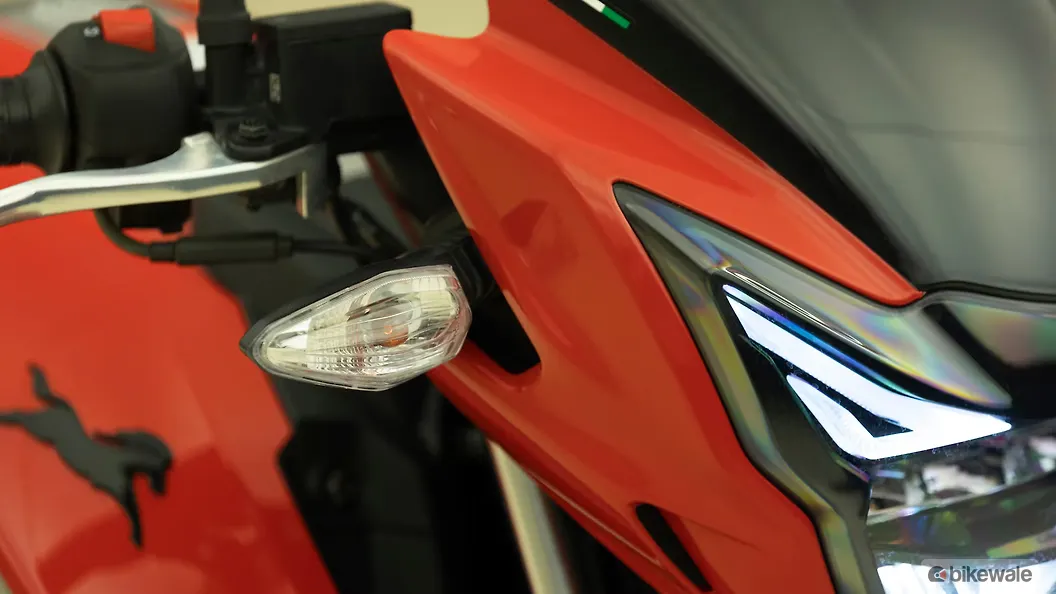 TVS Apache RTR 160 Front Turn Indicators Image – BikeWale
