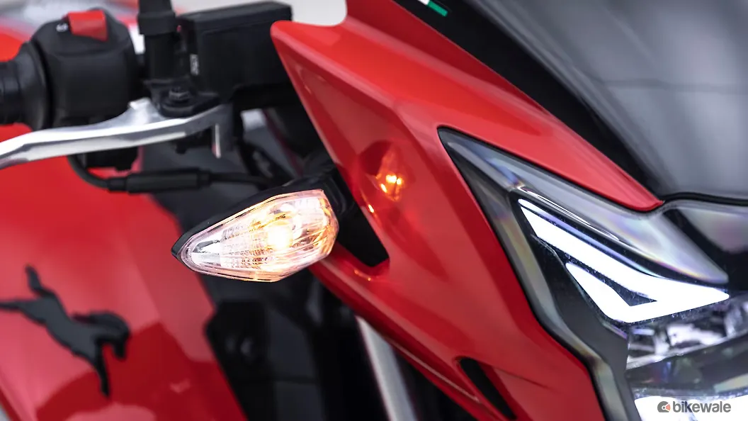 TVS Apache RTR 160 Front Turn Indicators Image – BikeWale