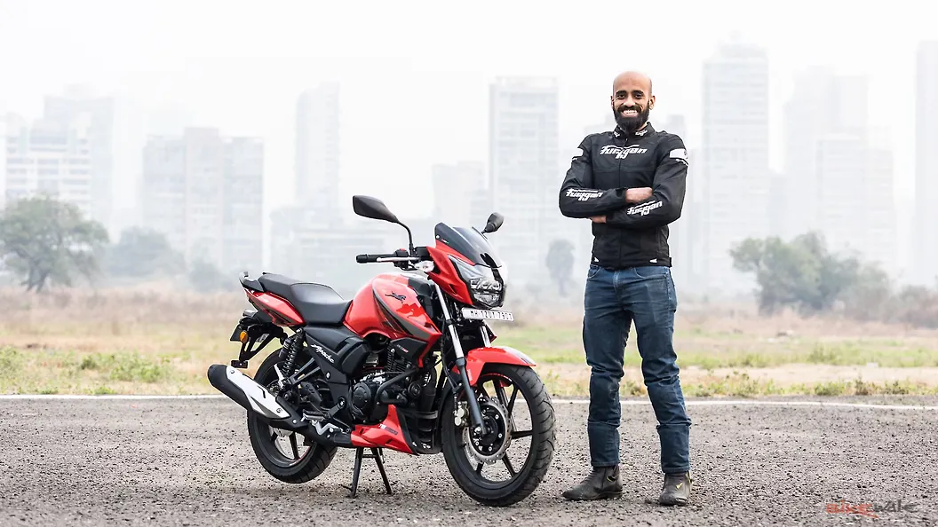 TVS Apache RTR 160 Right Front Three Quarter Image – BikeWale