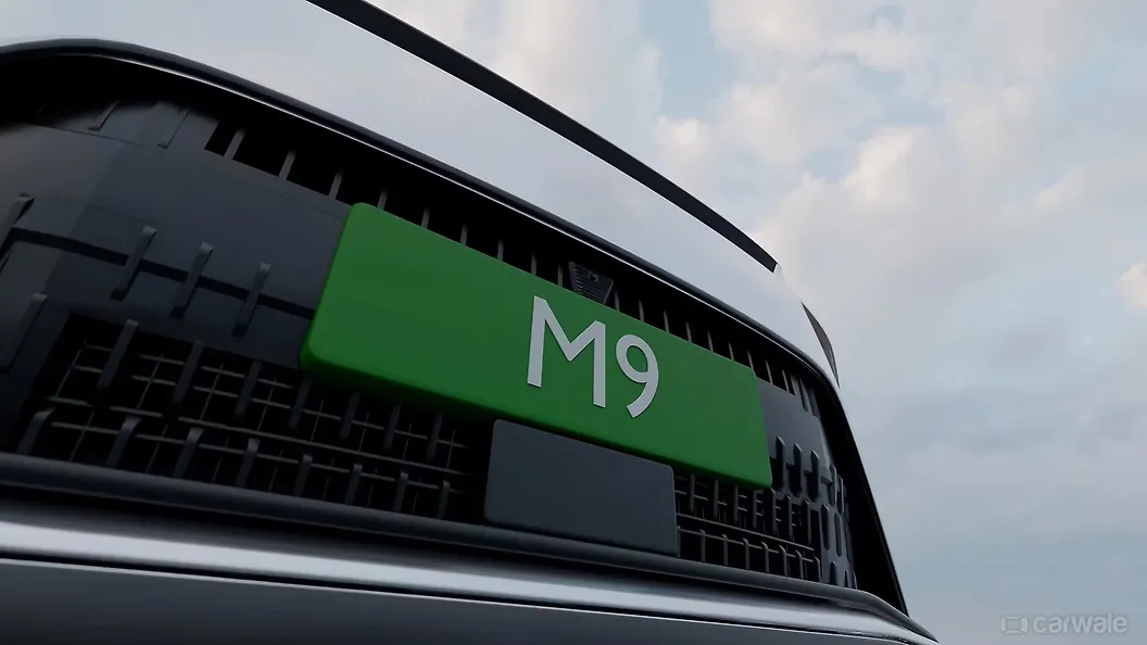 M9 Front Badge Image, M9 Photos in India - CarWale