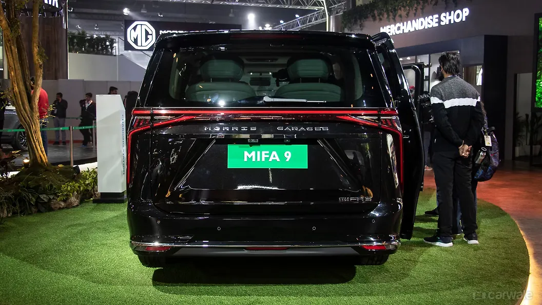 M9 Rear View Image, M9 Photos in India - CarWale