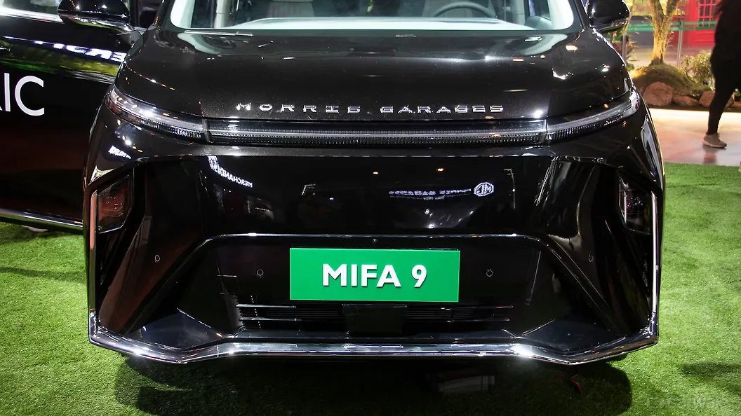 M9 Rear View Image, M9 Photos in India - CarWale