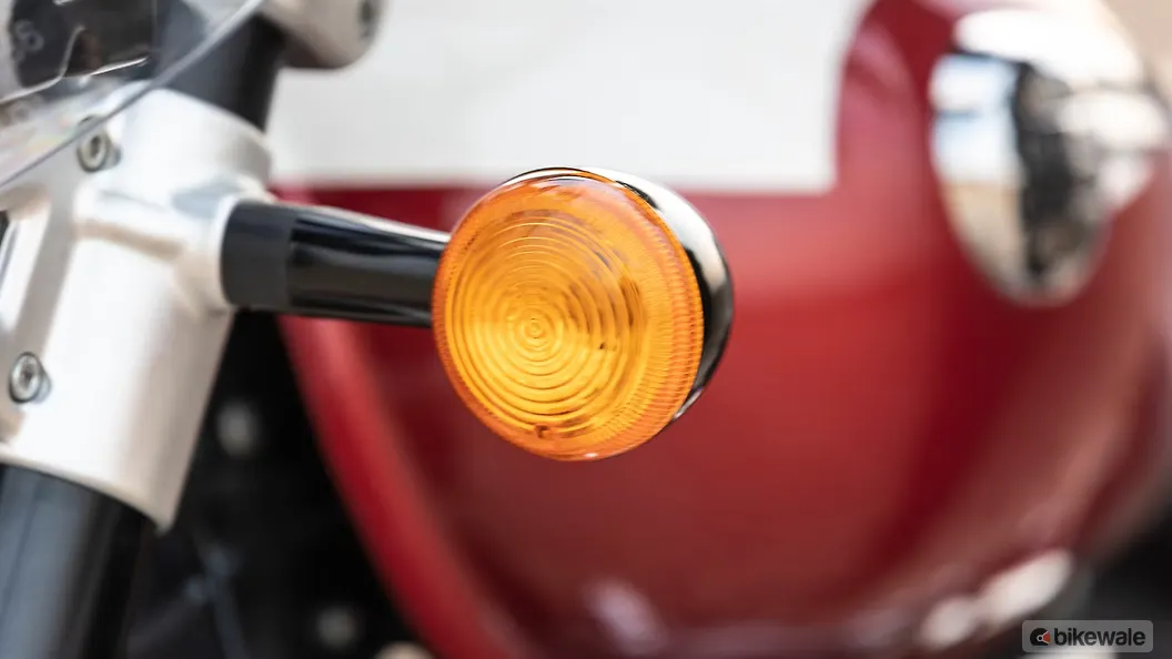 Royal Enfield Super Meteor 650 windscreen Image – BikeWale