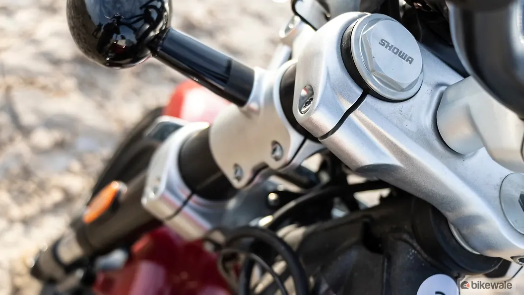 Royal Enfield Super Meteor 650 Handle Bar Image – BikeWale