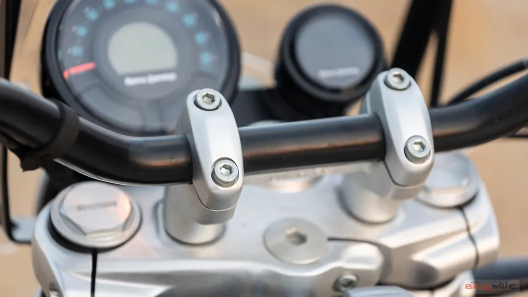Royal Enfield Super Meteor 650 Handle Bar Image – BikeWale