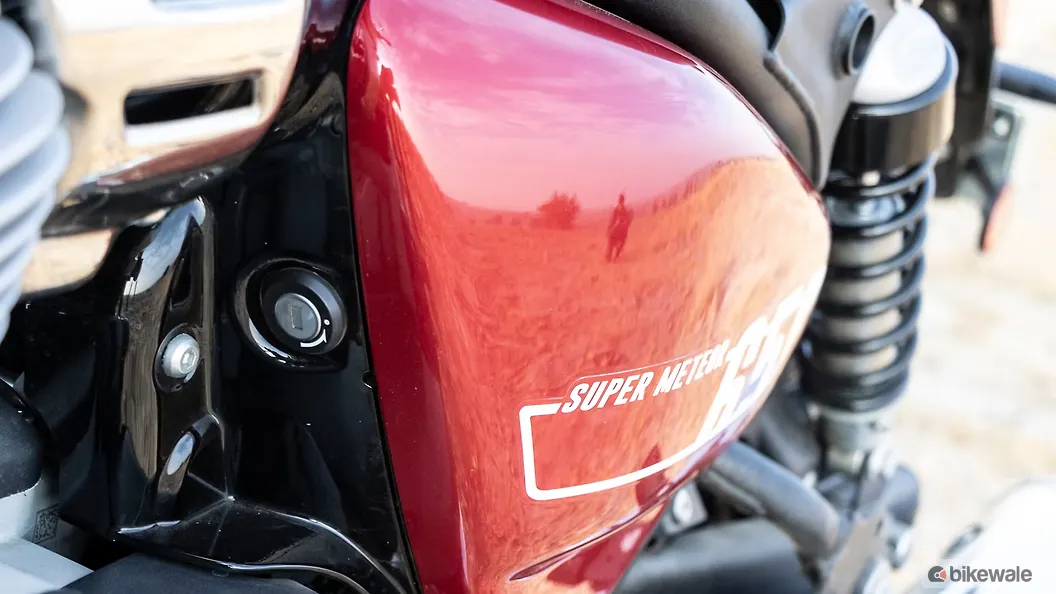 Royal Enfield Super Meteor 650 Rear Suspension Image – BikeWale