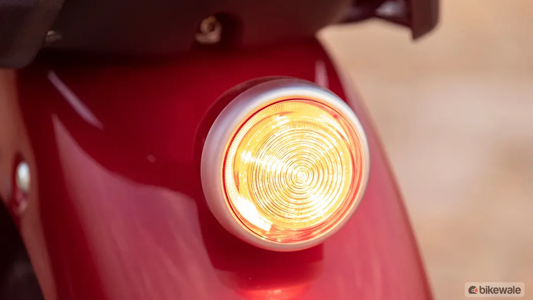 Royal Enfield Super Meteor 650 Tail Light Image – BikeWale