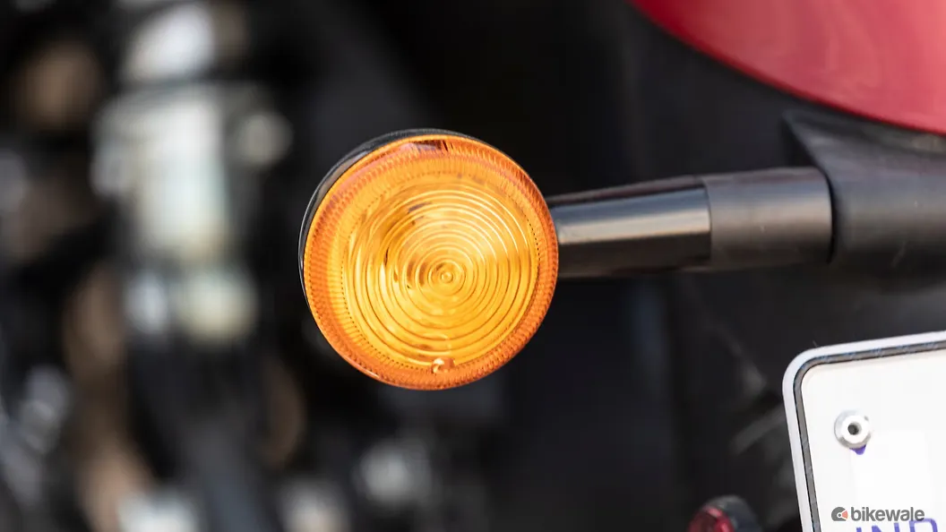 Royal Enfield Super Meteor 650 Turn Indicators Switch Image – BikeWale