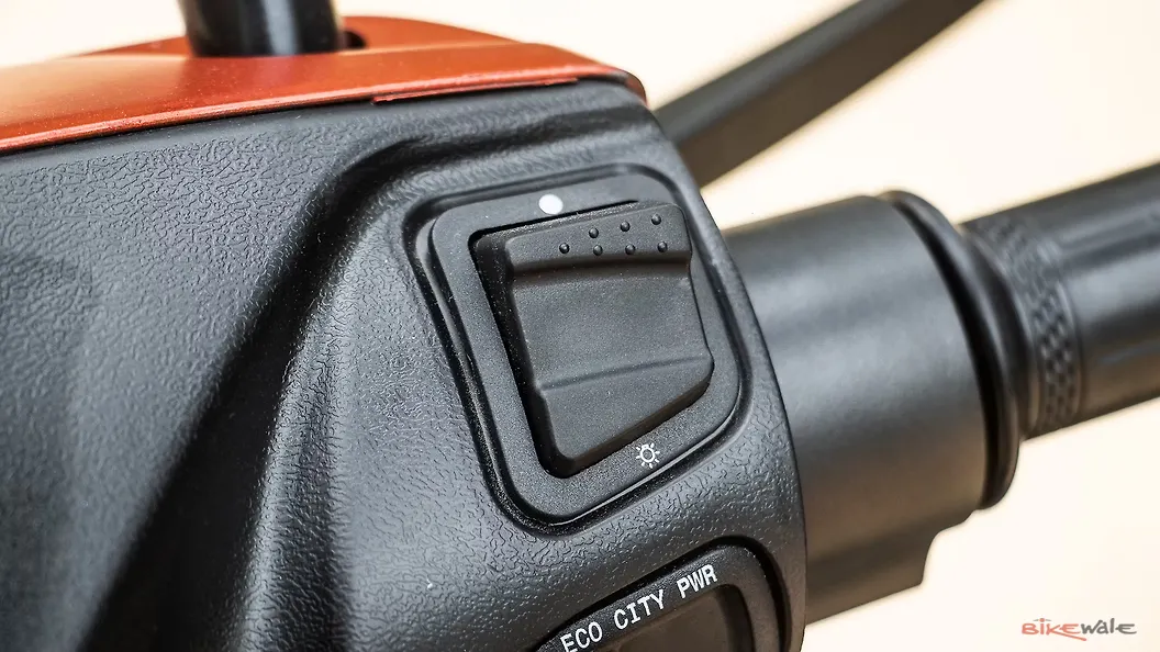 Ampere Primus Head Light On/Off Switch Image – BikeWale
