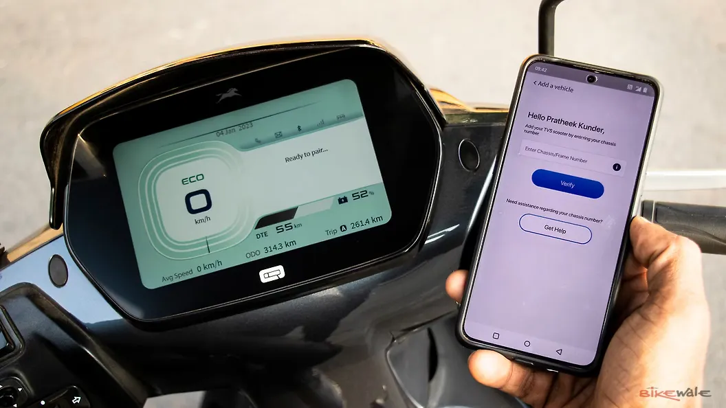 TVS iQube Right Side View Image – BikeWale