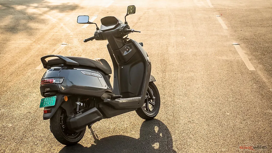 TVS iQube Right Side View Image – BikeWale
