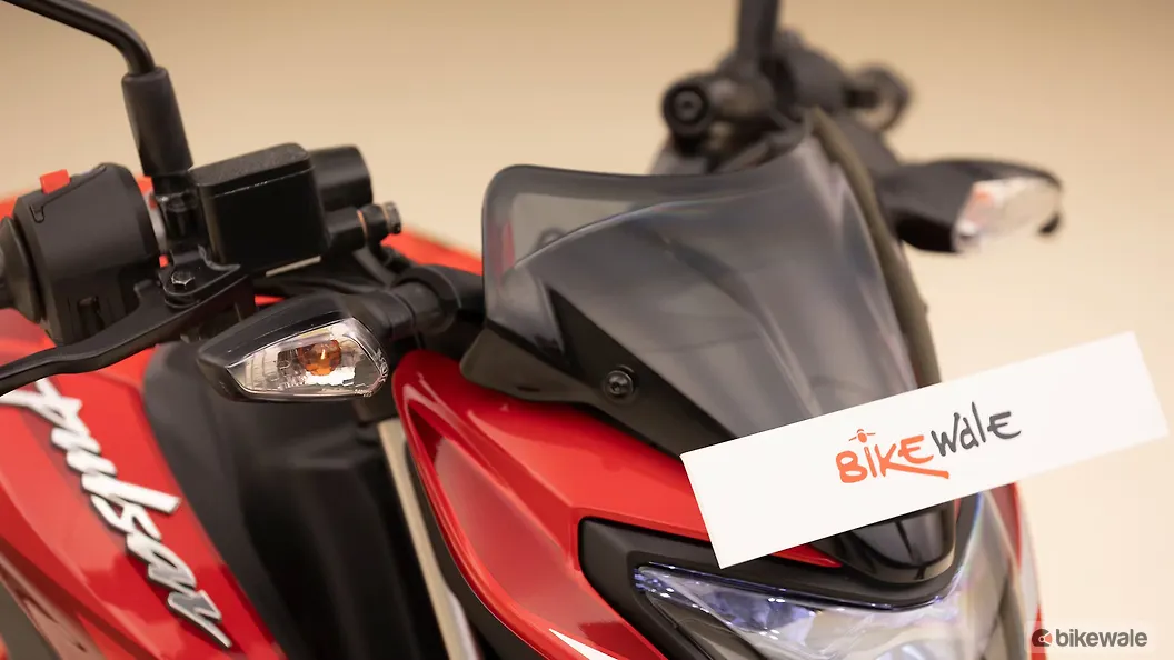 Bajaj Pulsar P150 Front Turn Indicators Image – BikeWale