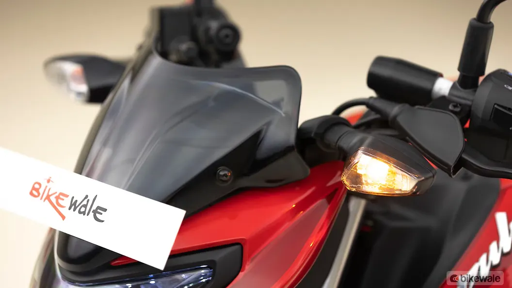 Bajaj Pulsar P150 Front Turn Indicators Image – BikeWale