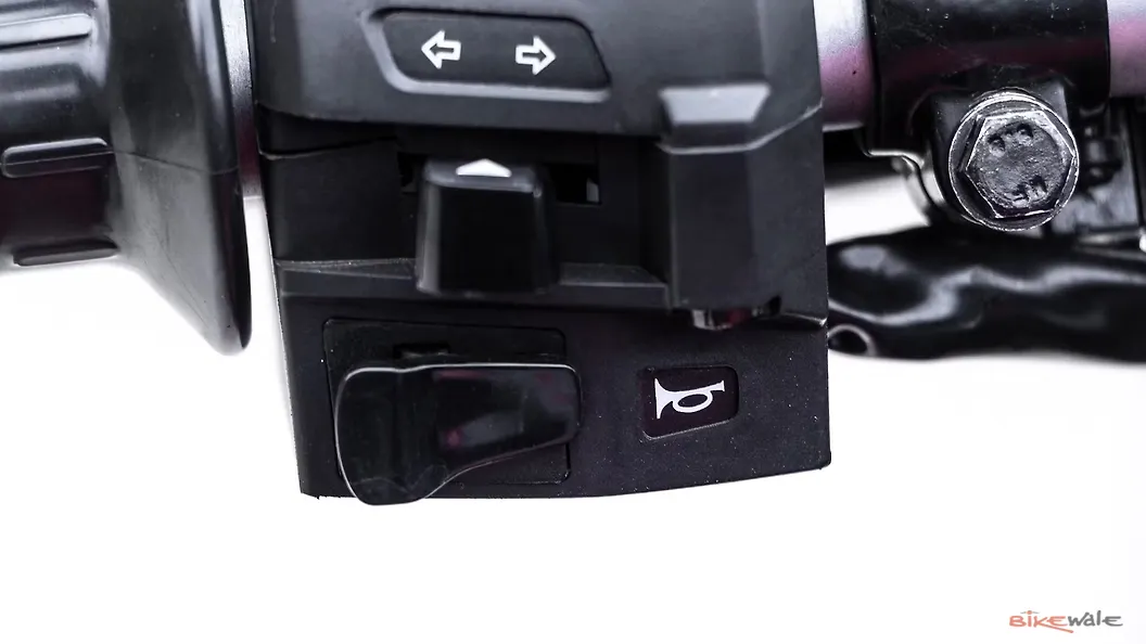 Bajaj Pulsar P150 Left Side Multifunction Switchgear Image – BikeWale