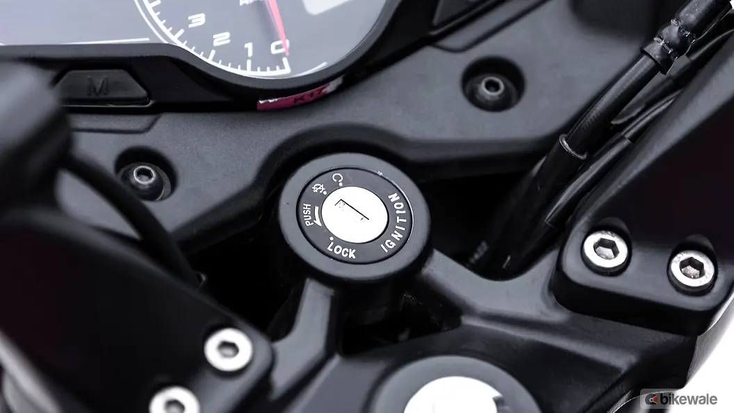 Bajaj Pulsar P150 Left Side Multifunction Switchgear Image – BikeWale