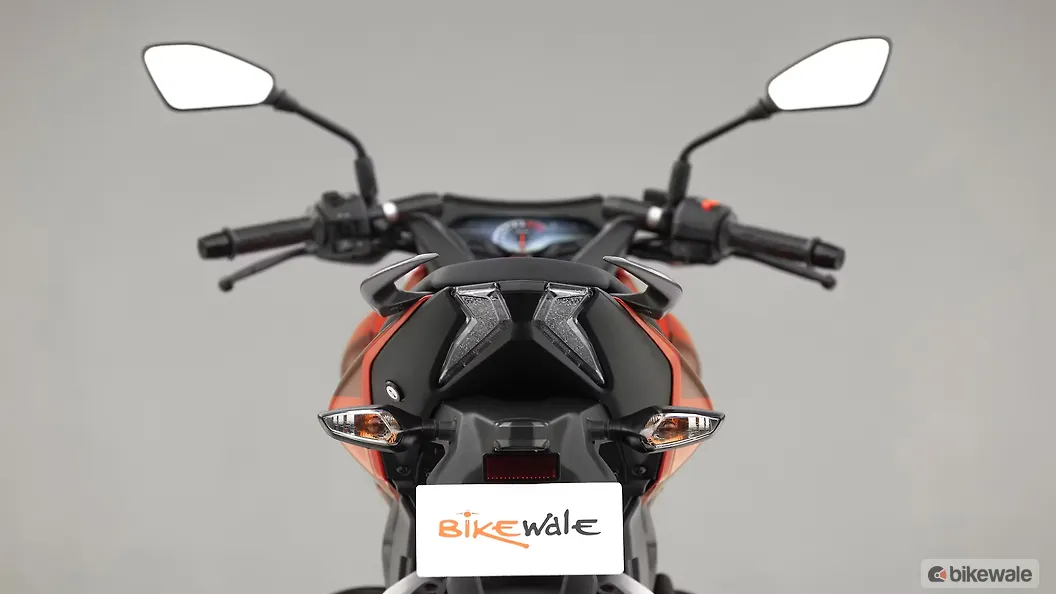 Bajaj Pulsar P150 Rear Turn Indicators Image – BikeWale