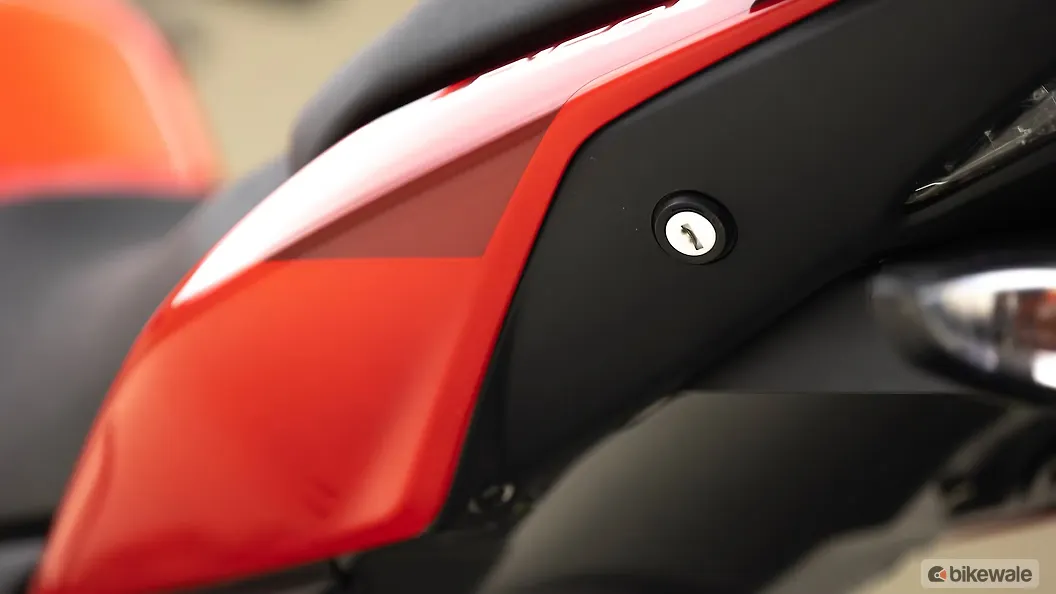 Bajaj Pulsar P150 Rear Turn Indicators Image – BikeWale