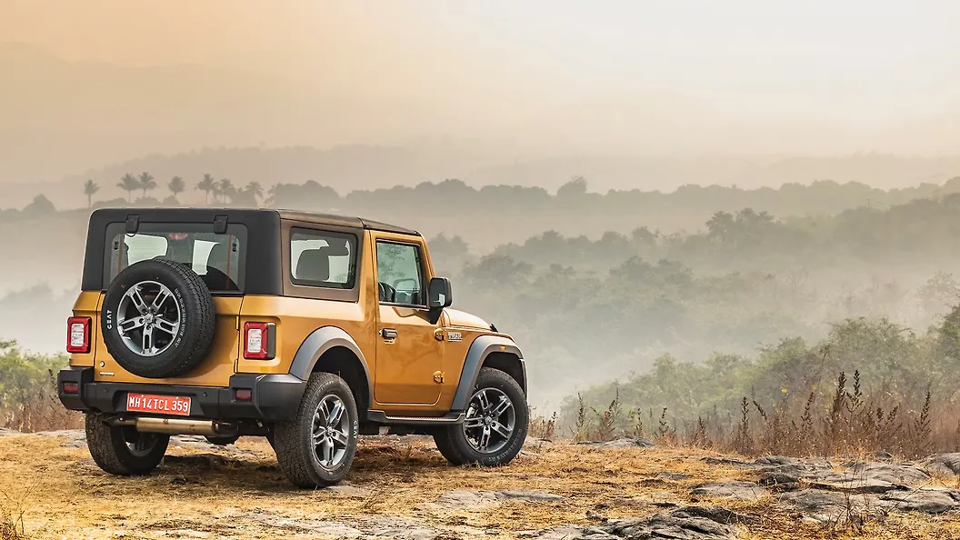 थार Right Rear Three Quarter इमेज, थार भारत में फ़ोटोज़ - कारवाले