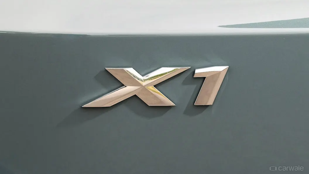 X1 Side Badge Image, X1 Photos in India - CarWale