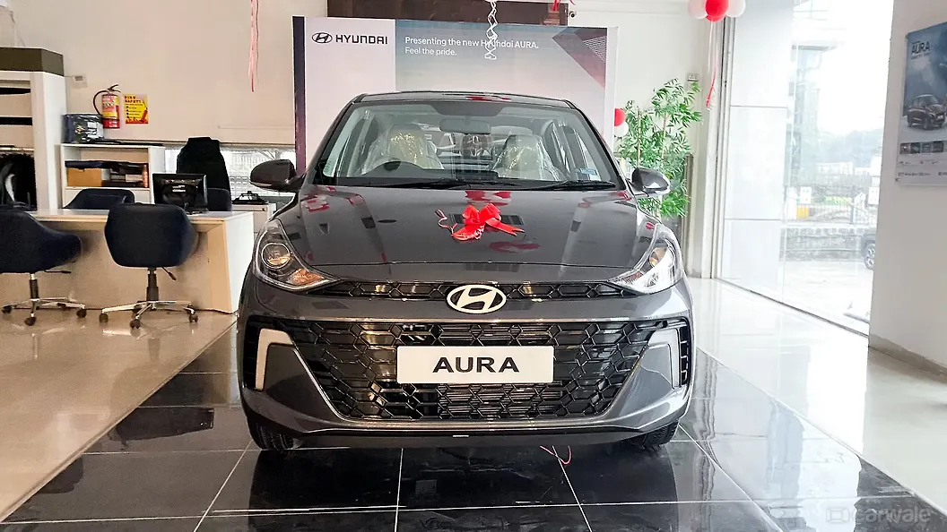 Aura Front View Image, Aura Photos in India - CarWale