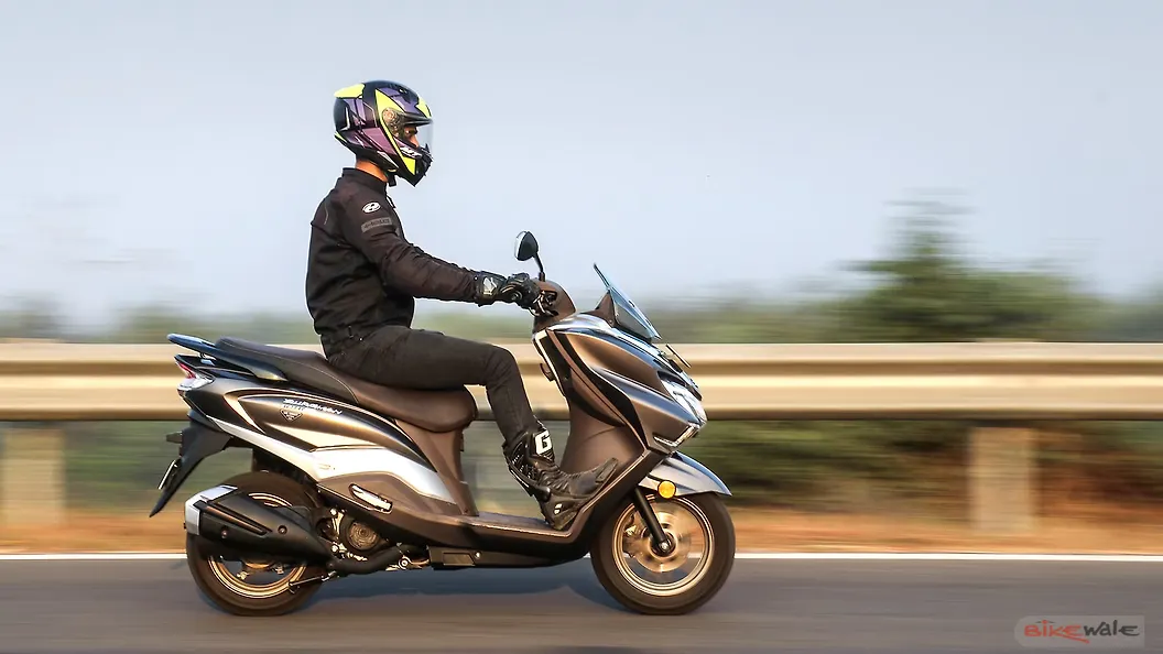 Suzuki Burgman Street 125 Right Side View Image – BikeWale