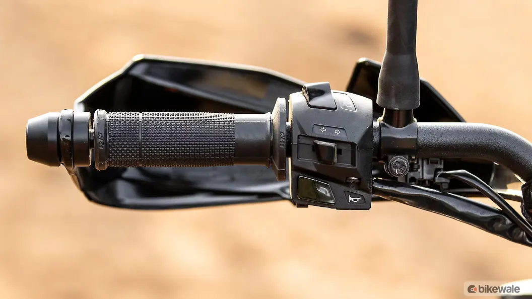 KTM 390 Adventure X [2024] Left Side Handlebar Grip Image – BikeWale