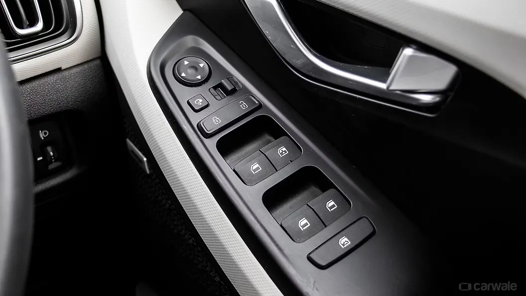 Creta USB Port/AUX/Power Socket/Wireless Charging Image, Creta Photos ... Creta USB Port/AUX/Power Socket/Wireless Charging Image, Creta Photos ...