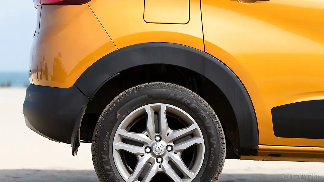 ट्राइबर Wheel इमेज, ट्राइबर भारत में फ़ोटोज़ - कारवाले