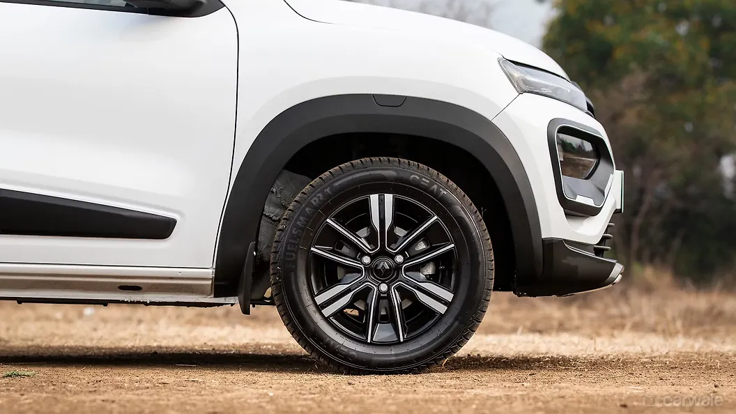 Kwid Front Windshield/Windscreen Image, Kwid Photos in India - CarWale