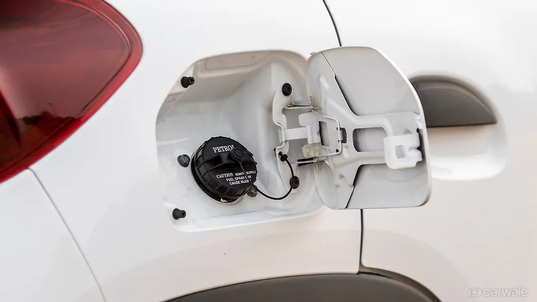 Kwid Left Side View Image, Kwid Photos in India - CarWale