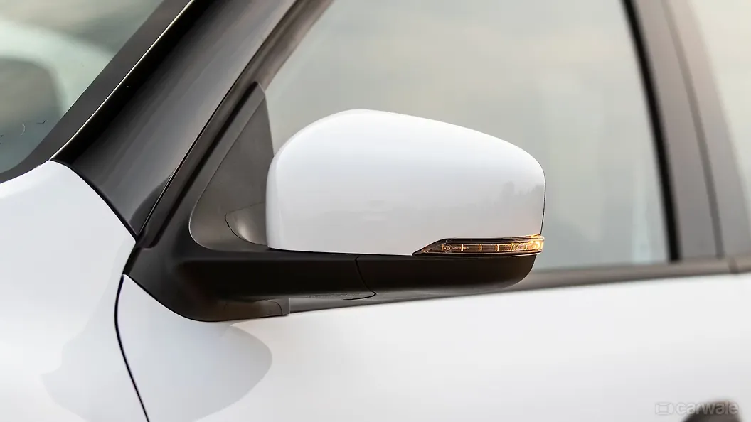 Kwid Front Door Handle Image, Kwid Photos in India - CarWale