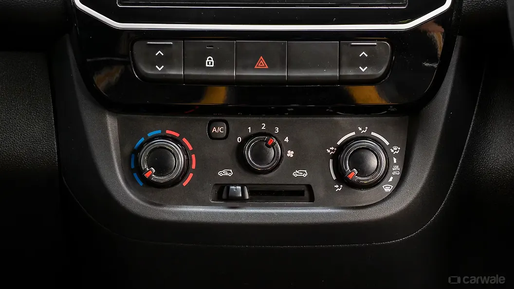 Kwid AC Controls Image, Kwid Photos in India - CarWale