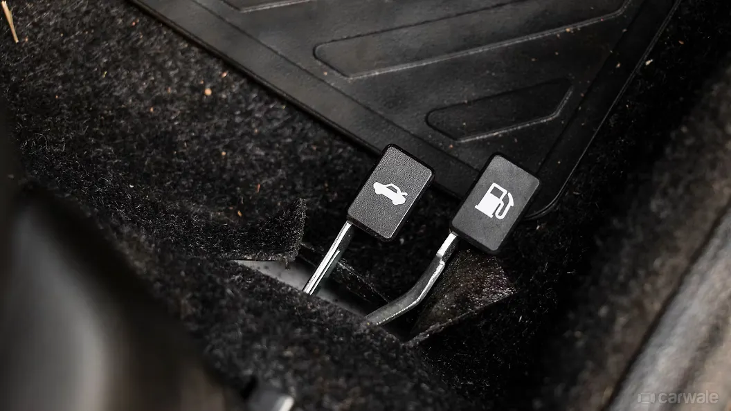 Kwid Boot Release Lever/Fuel Lid Release Lever Image, Kwid Photos in ...