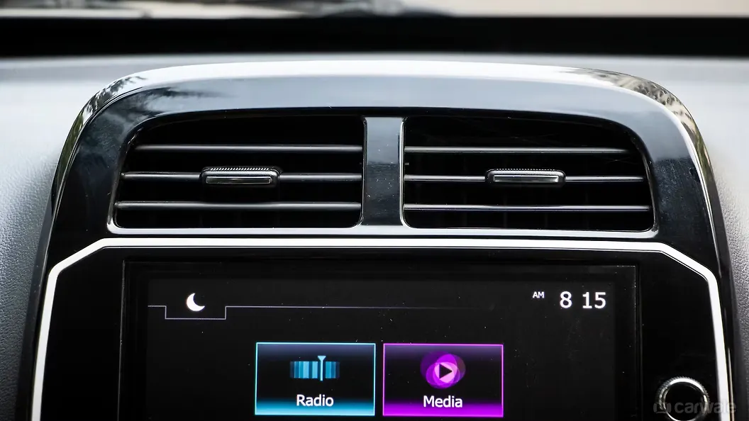 Kwid Front Centre Air Vents Image, Kwid Photos in India - CarWale