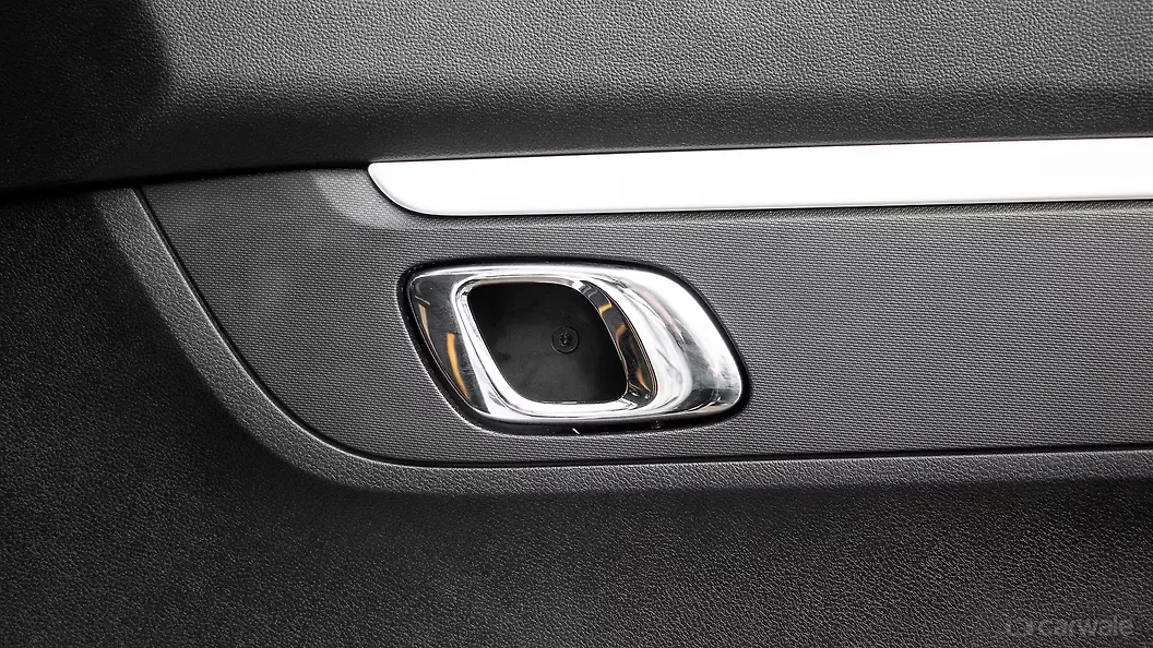 Kwid Front Left Door Pad Image, Kwid Photos in India - CarWale