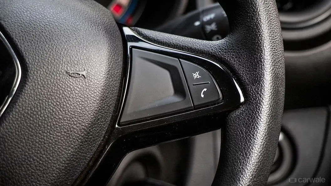 Kwid Right Steering Mounted Controls Image, Kwid Photos in India - CarWale