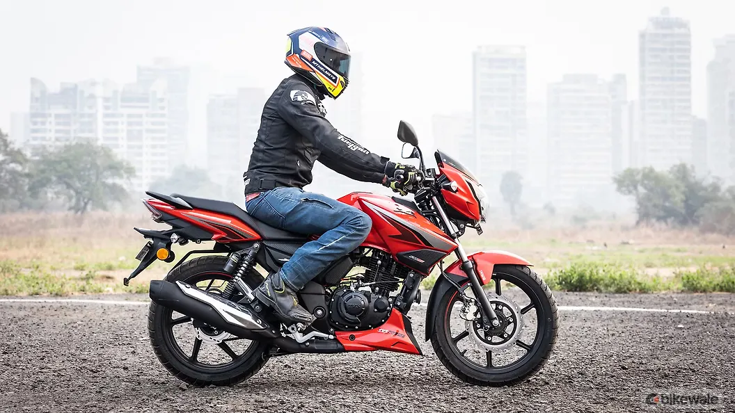 TVS Apache RTR 160 Right Front Three Quarter Image – BikeWale