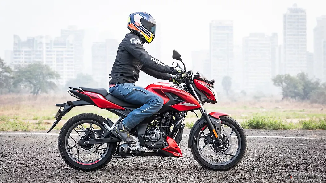 TVS Apache RTR 160 Right Front Three Quarter Image – BikeWale