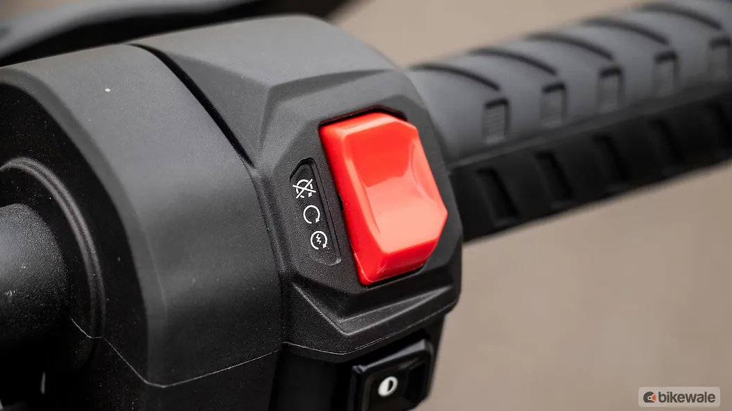 Aprilia RS 457 Turn Indicators Switch Image – BikeWale