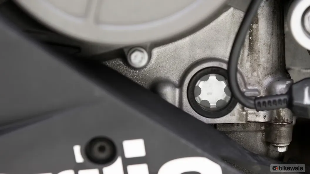 Aprilia RS 457 Engine Oil Level Indicator Image – BikeWale
