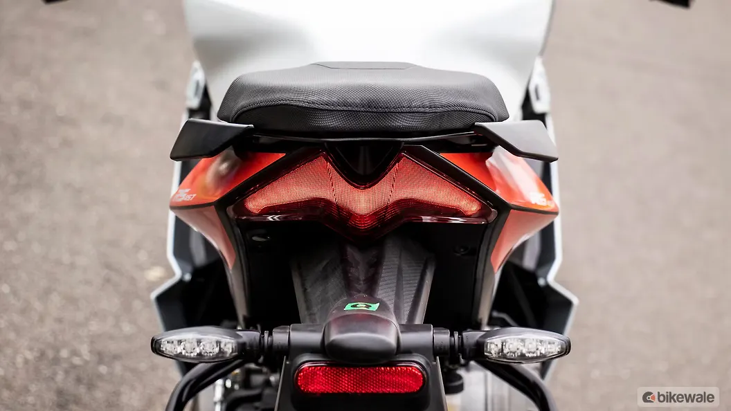 Aprilia RS 457 Rear Reflex Reflector Image – BikeWale