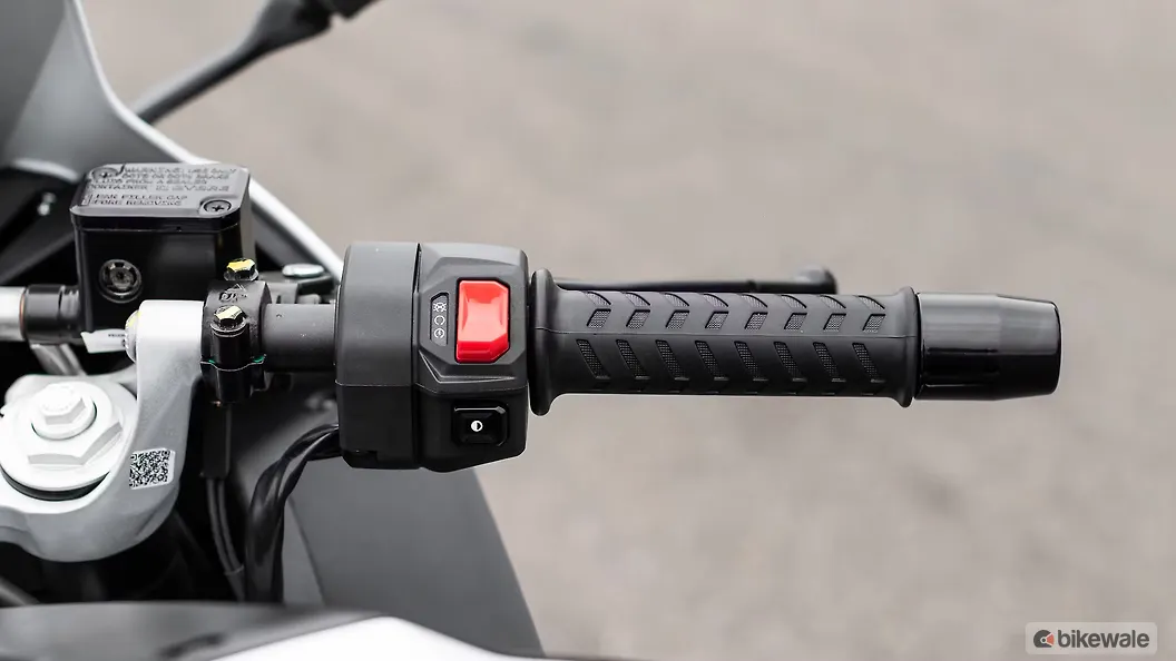 Aprilia RS 457 Right Side Handelbar Throttle Grip Image – BikeWale