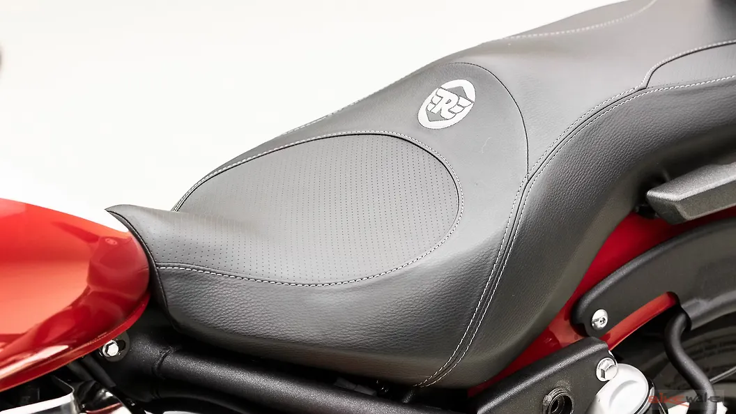 Royal Enfield Super Meteor 650 Engine Oil Level Indicator Image – BikeWale