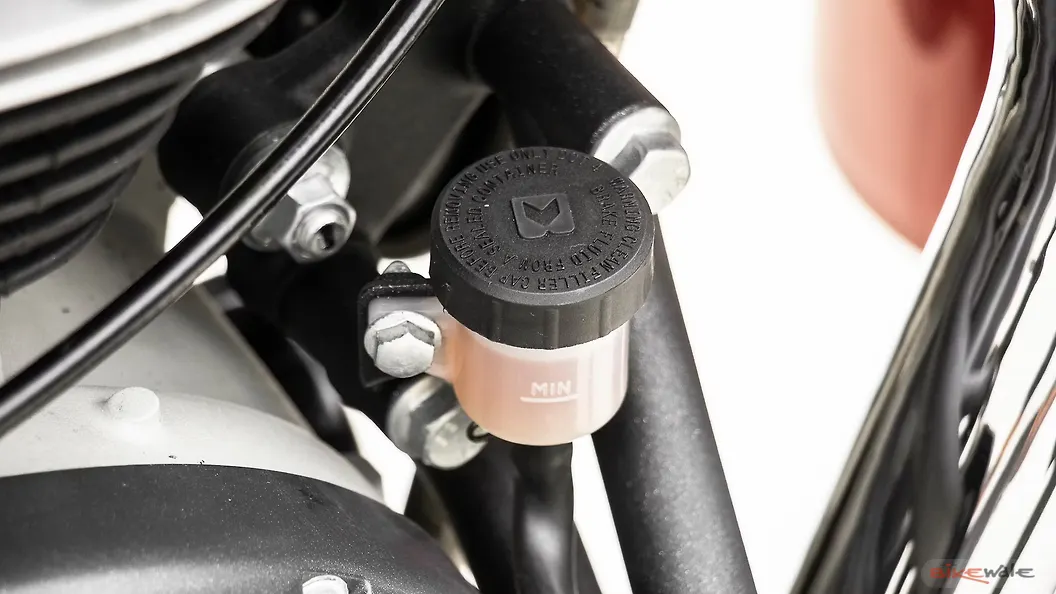 Royal Enfield Super Meteor 650 Engine From Right Image – BikeWale