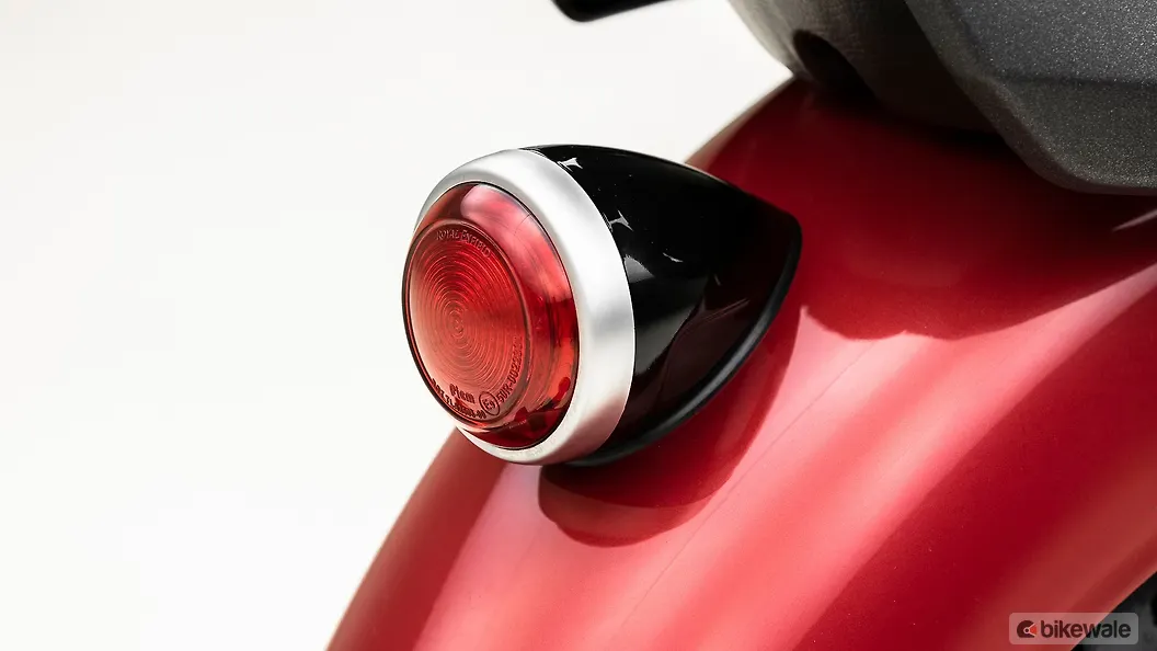 Royal Enfield Super Meteor 650 Tail Light Image – BikeWale