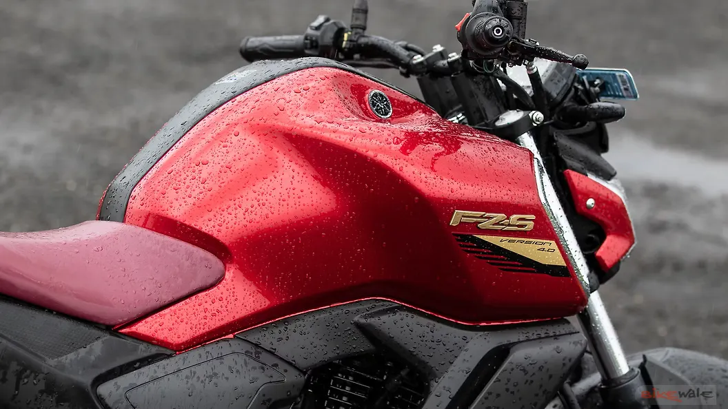 Yamaha FZS Fi V4 Branding/Fuel Tank Decal Image – BikeWale