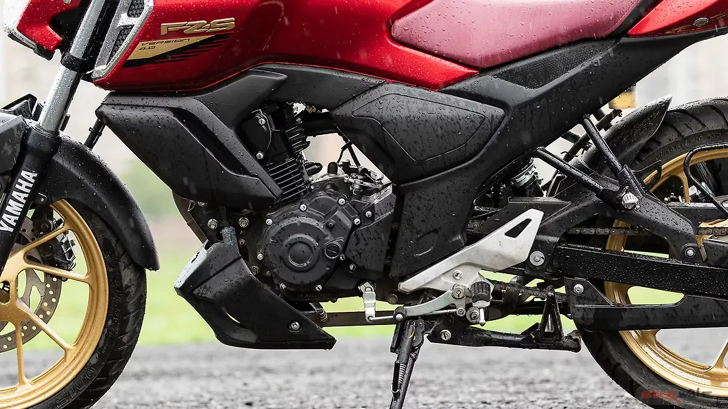 Yamaha FZS Fi V4 Engine From Left Image – BikeWale