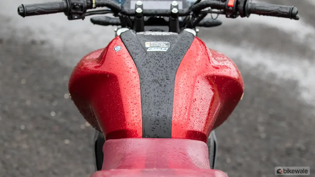 Yamaha FZS FI V4 Fuel Tank Image – BikeWale