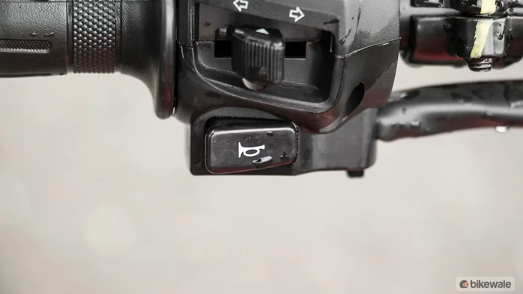 Yamaha FZS FI V4 Horn Button Image – BikeWale