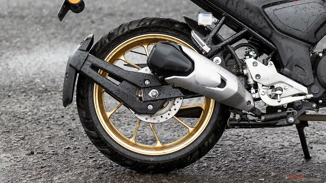 Yamaha FZS Fi V4 Rear Disc Brake Caliper Image – BikeWale